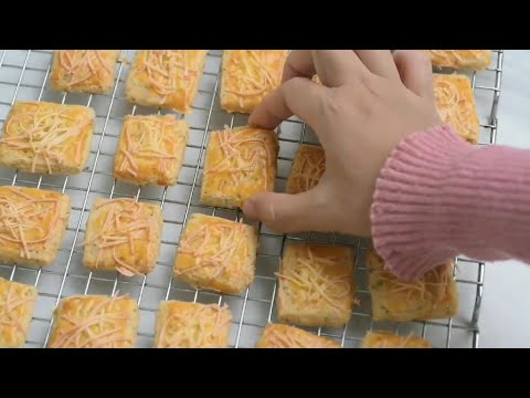 Garlic cheese cookies - YouTube