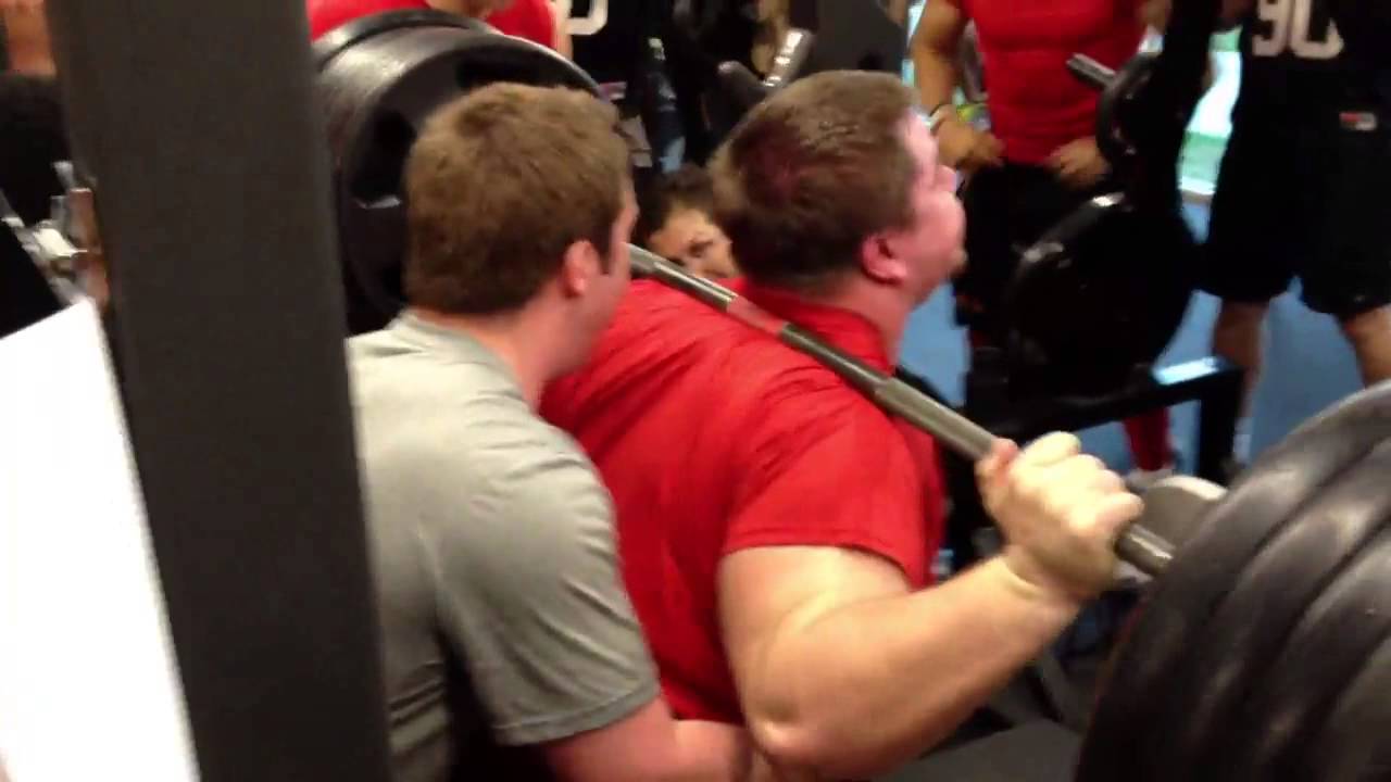 UIW Football Brandon Terry squat 655 lbs - YouTube