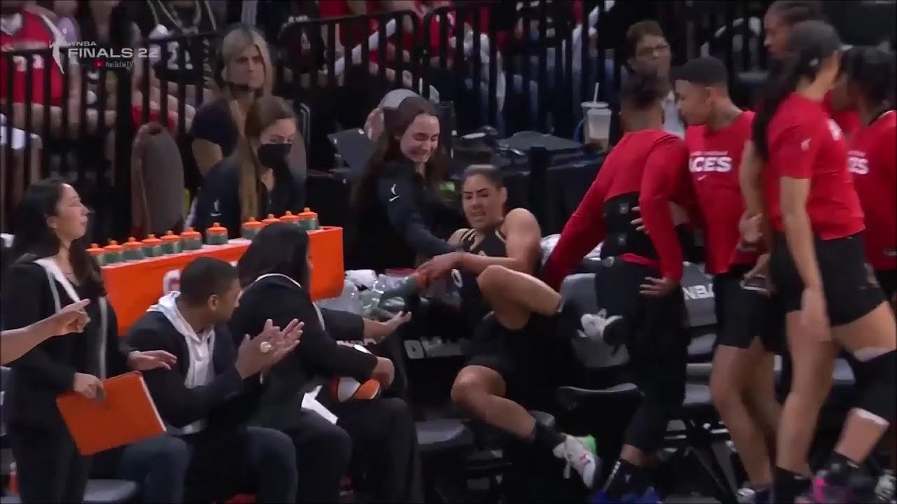 Kelsey Plum CRASHES Into Bench For Ball After Battling 6'6 Jonquel ...