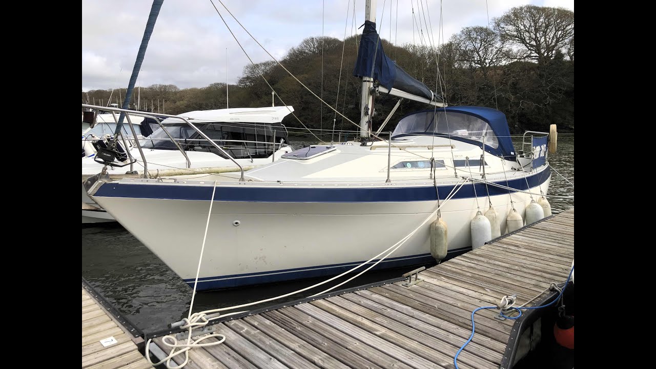 Moody 29 - 1983 Designed by Angus Primrose - YouTube