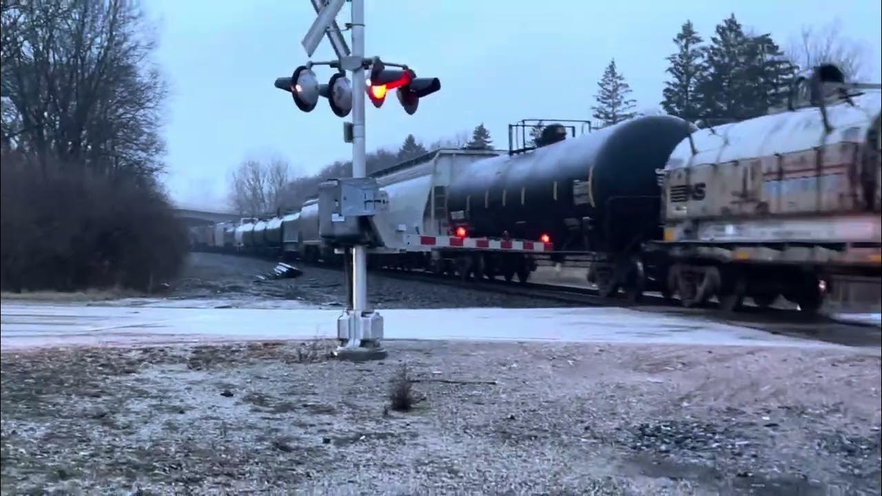 Ns 171 coming through enon Ohio mile post 190 ns 3663 leading ET44AC 2nd csx 935 - YouTube