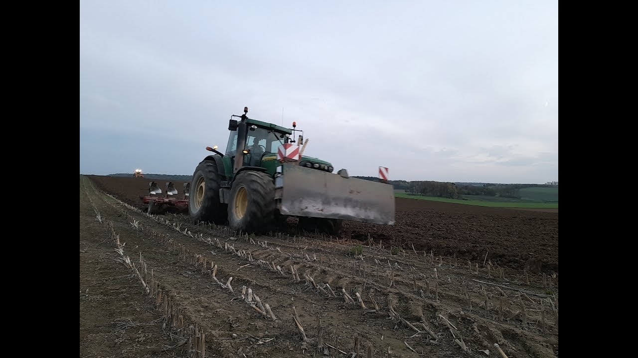 John Deere 8520 au labour & John Deere 6215R au semis/ Ploughing and ...