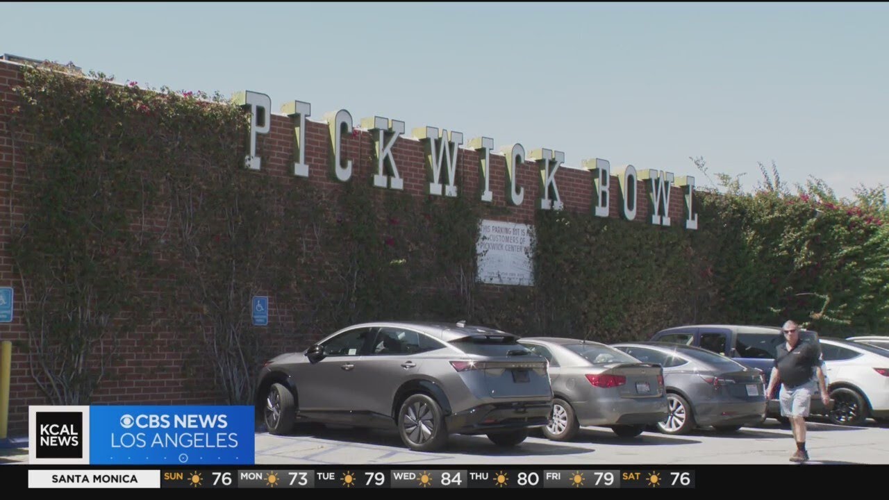 Burbank Residents Are Outraged As Pickwick Bowling Alley Shuts Its Doors For Good! - YouTube