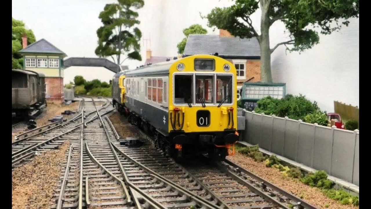 Ewhurst Green model railway - Seventies Southern Electric - YouTube