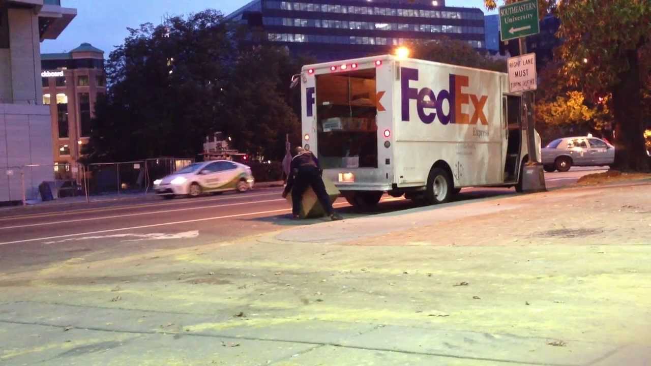 FedEx is at it again! Tossing boxes - YouTube