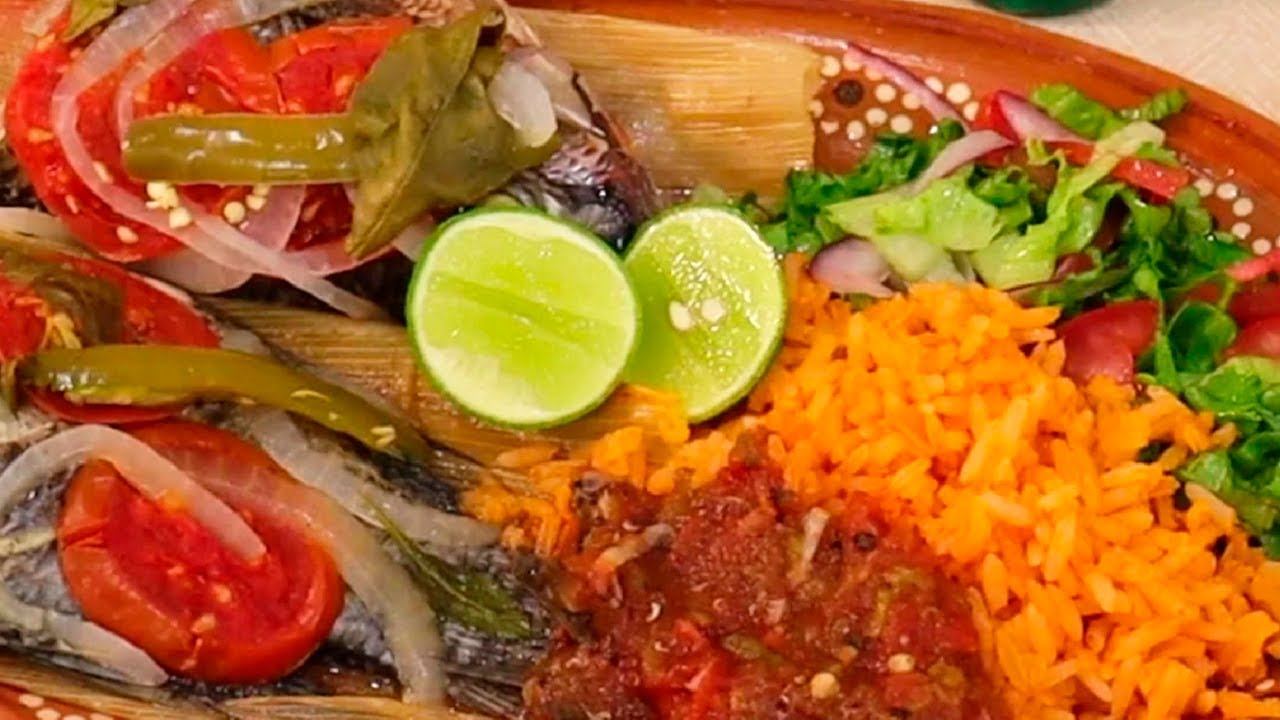 Pescado al vapor en hoja de maíz - YouTube