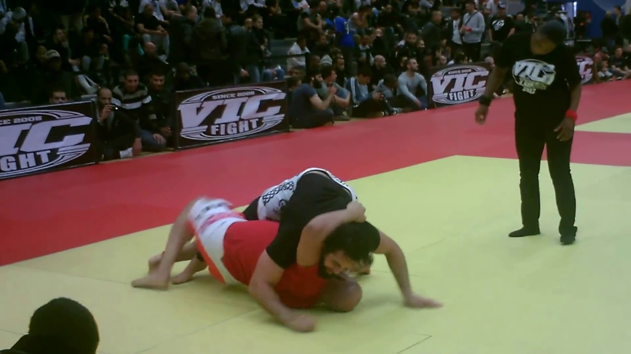 MEHDI KHALIL 1 ER COMBAT AU VIC 5 +96KG - YouTube