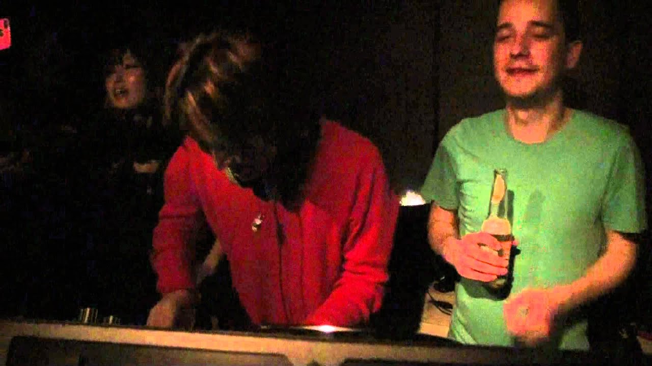 oliver smith japan tour 2010/11/13 DJ MASTER AZIA playing - YouTube