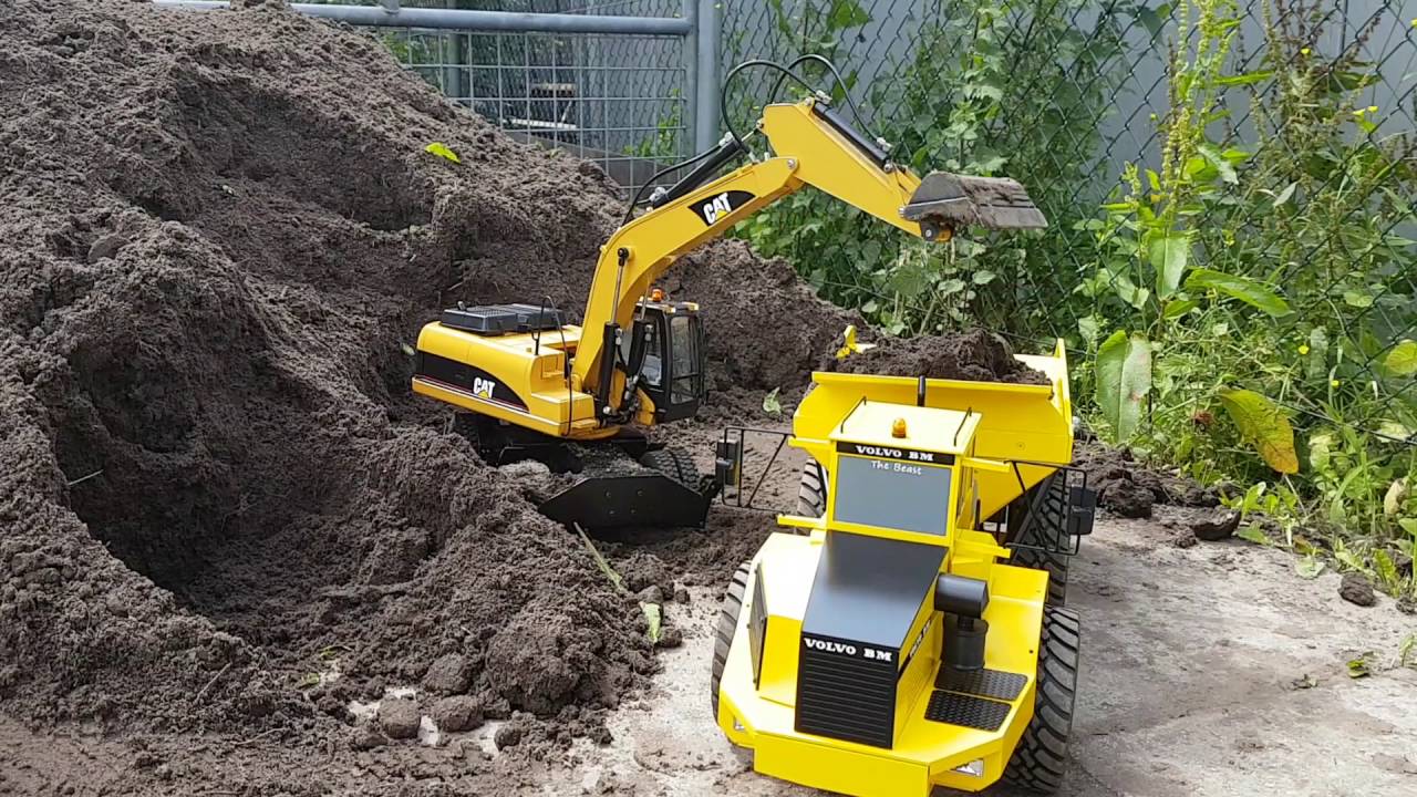 Rc CAT loading Rc Volvo A40 dumper - YouTube