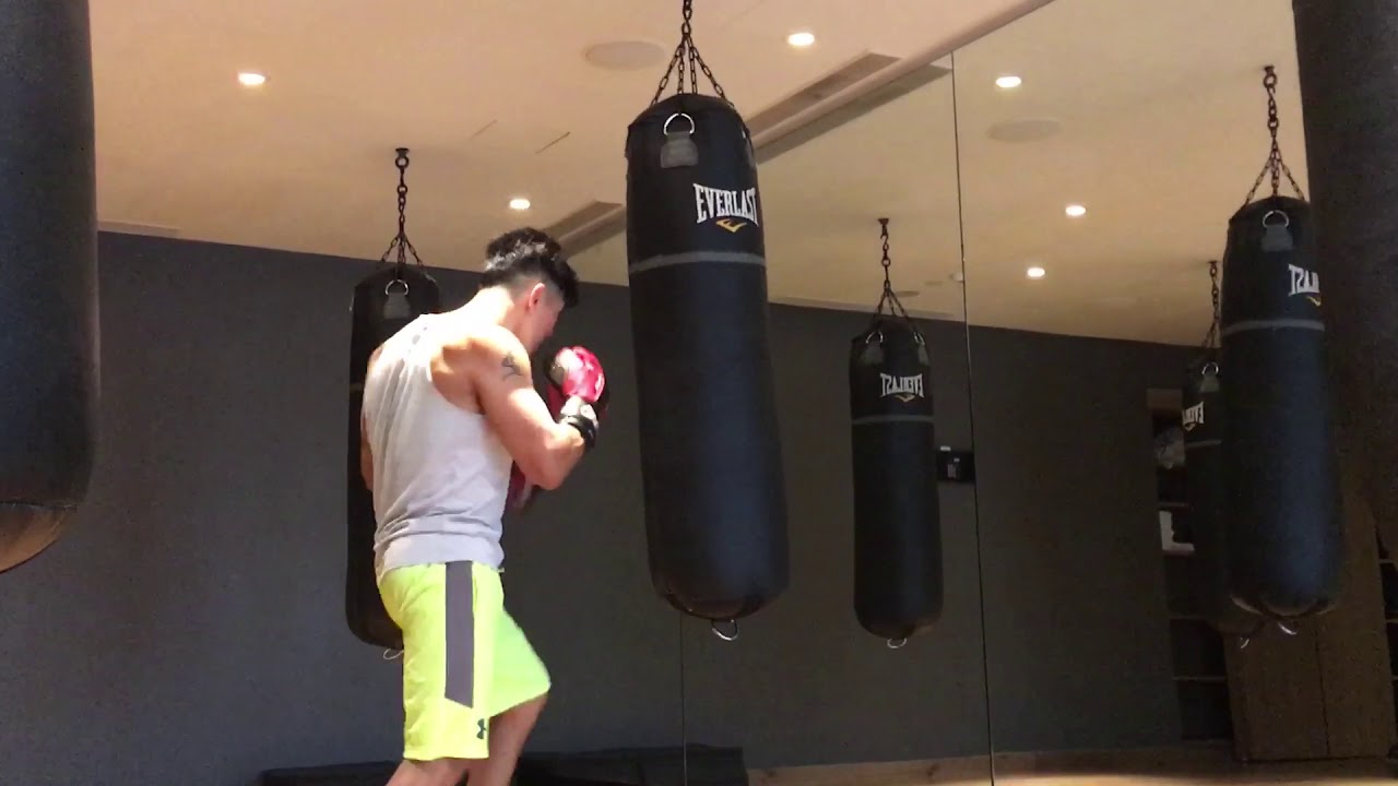 Getting some kickboxing work at the Equinox gym in Vancouver - YouTube