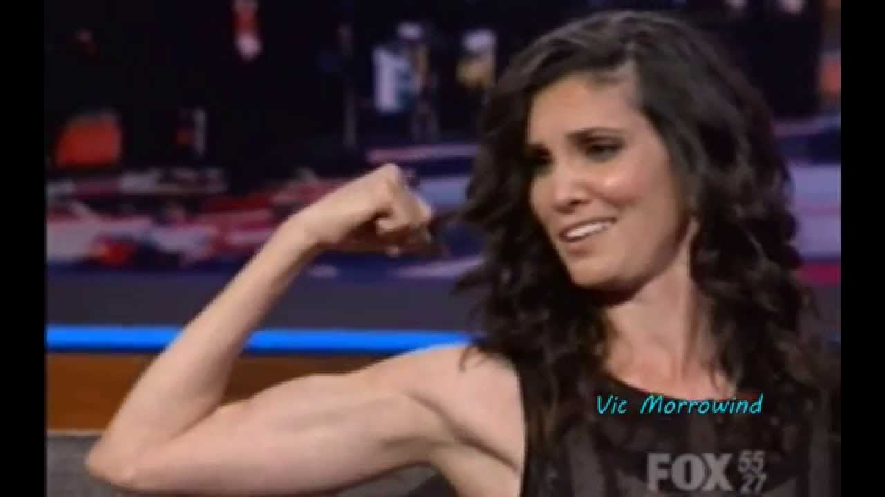 Daniela Bicep Flex - YouTube