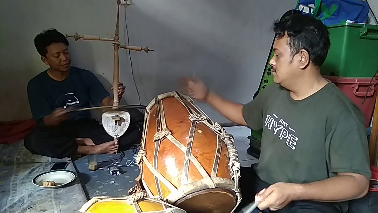 Ketuk Tilu Gaplek versi Pepep Laksmana vs Mang Adong - YouTube