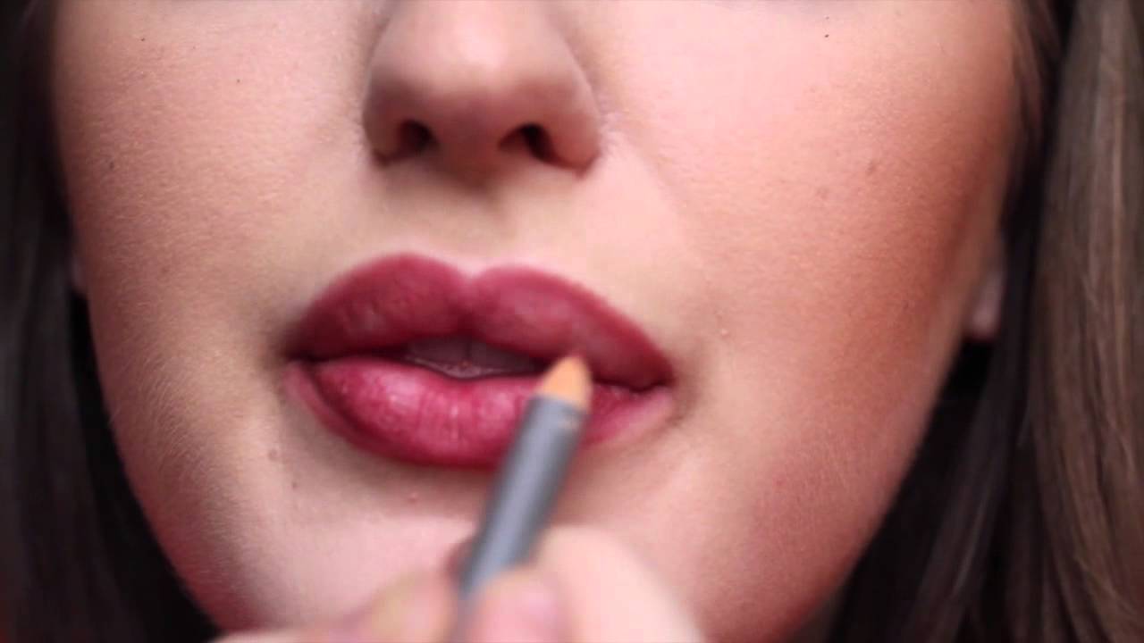 4 Easy Steps to Fuller Lips! - YouTube