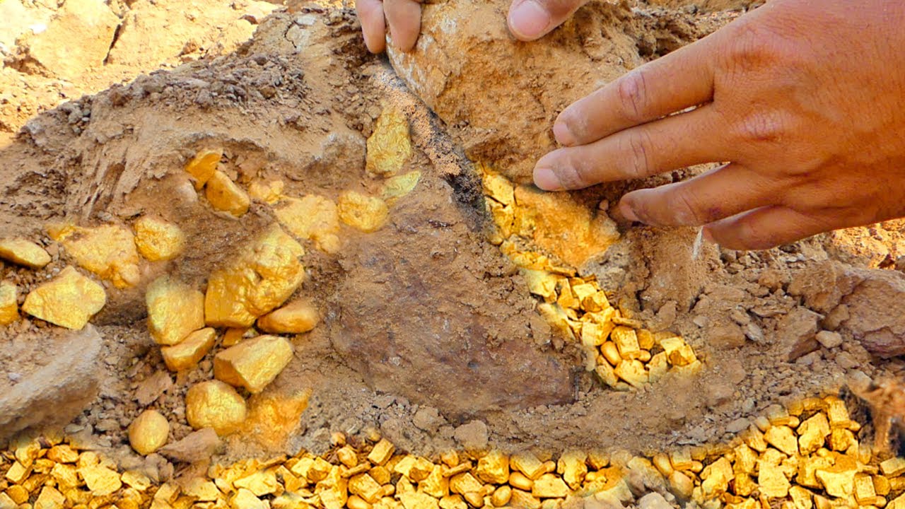 It's so lucky! Gold Rush! Digging For Treasure at the Mountain by Gold ...