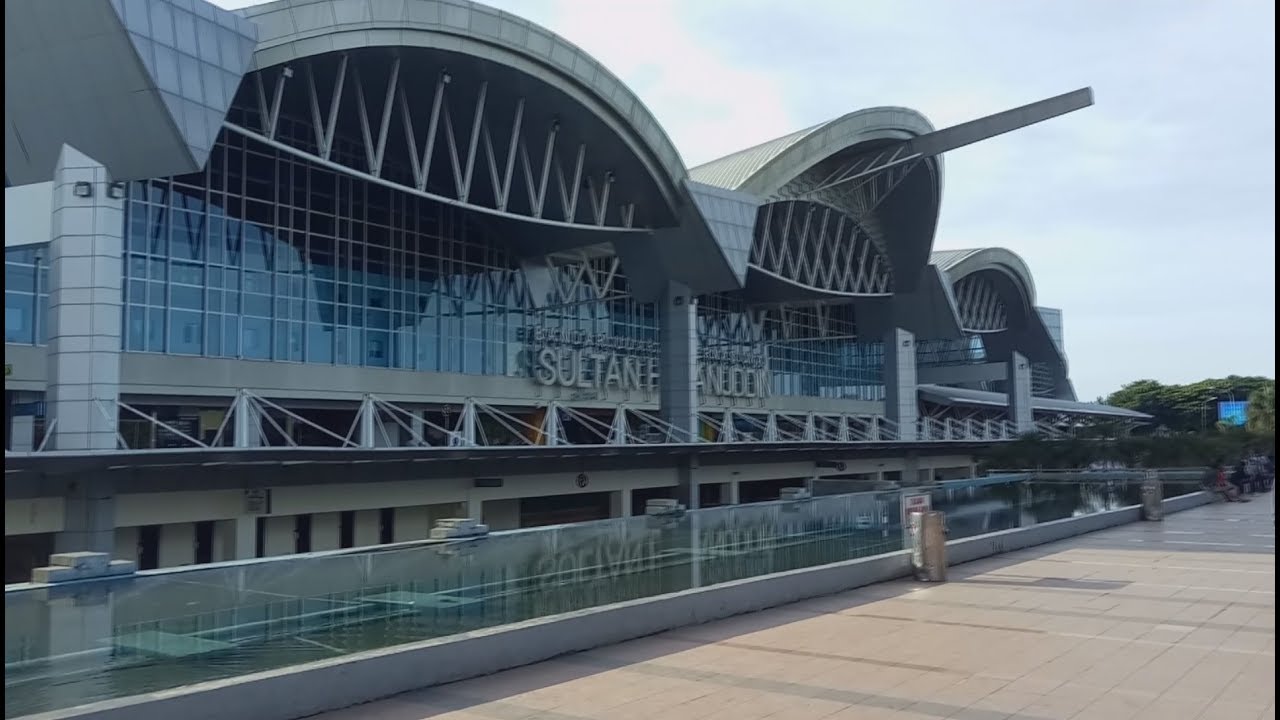 Bandara Sultan Hasanuddin makassar - YouTube