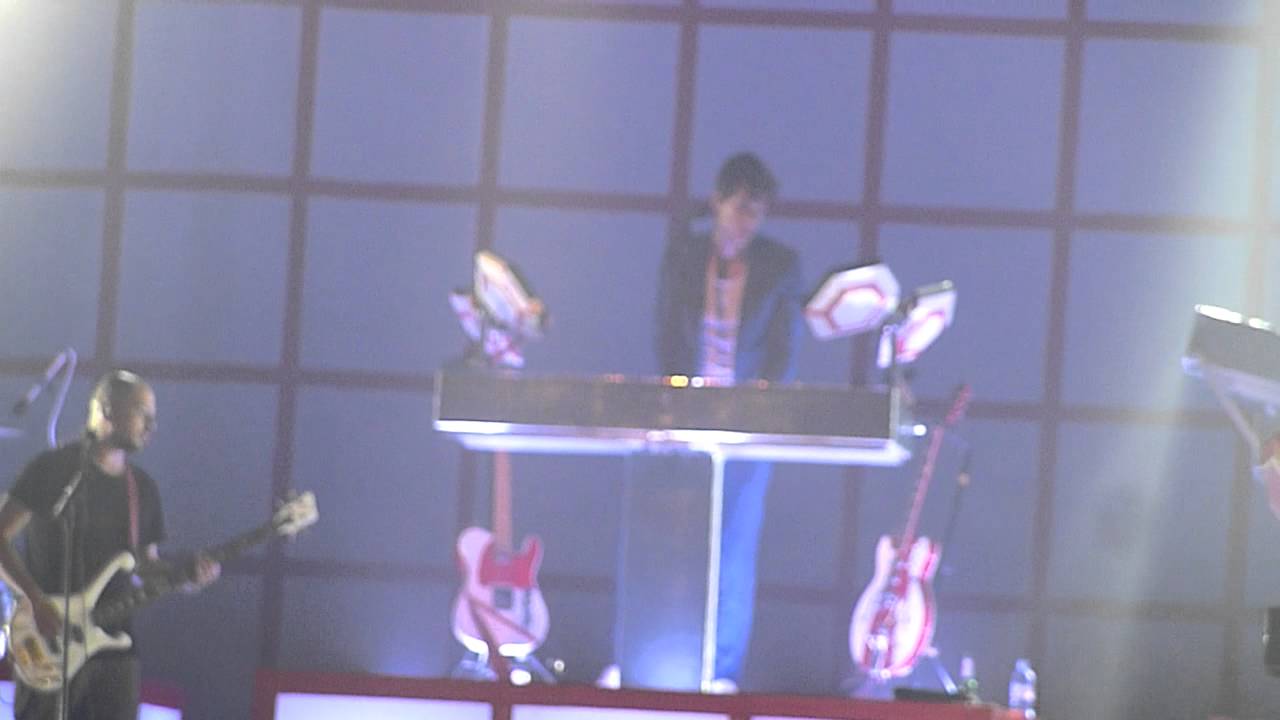 Mark Ronson - You Gave Me Nothing + Stop Me (live in Tel Aviv, August ...