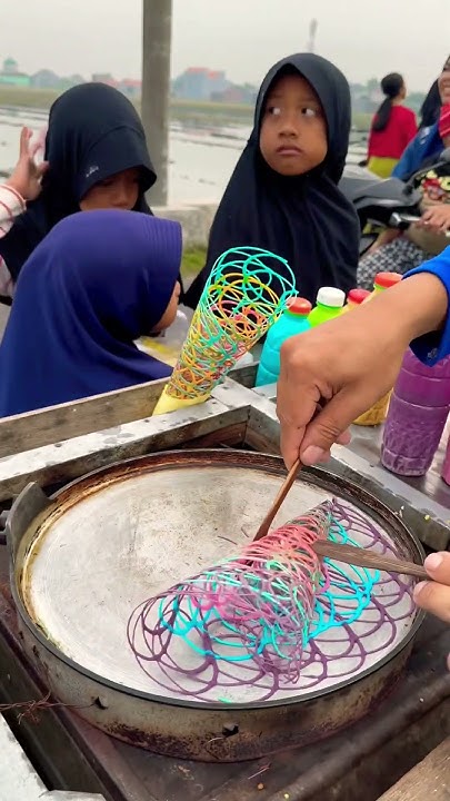 Jajan kue laba laba lagi #shorts #shortvideo #viral #fyp - YouTube