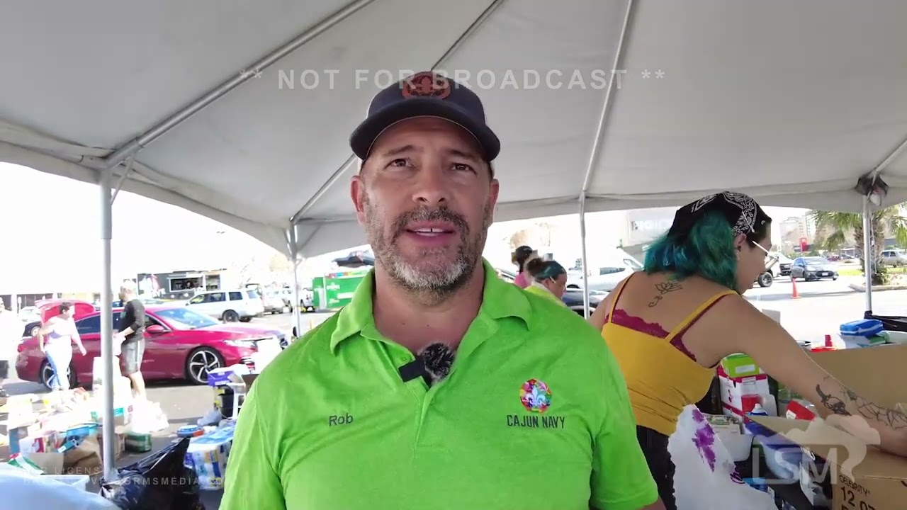 10-4-2022 Ft Myers, FL Hurricane Ian relief- Cajun Navy gives out food ...