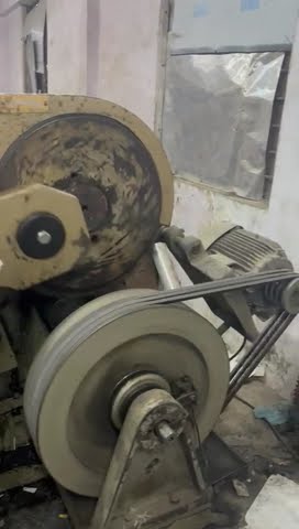 Paper Dai Cutting Machines old model heavy Duty - YouTube