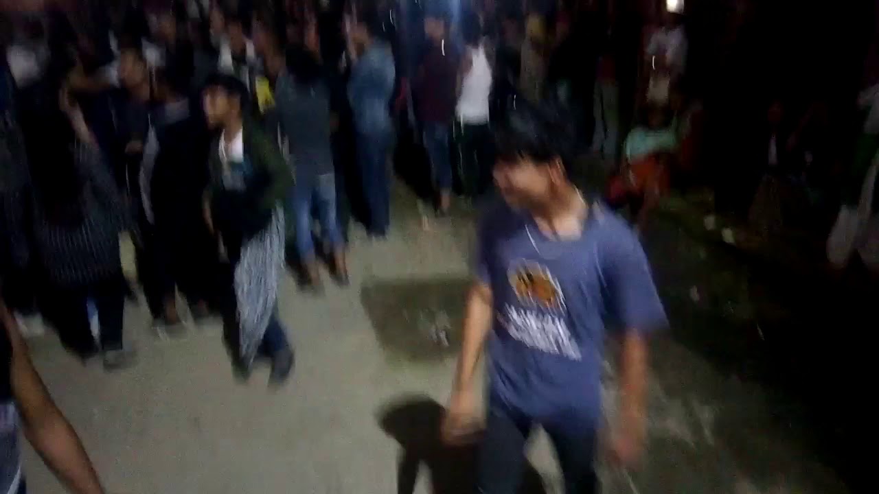 Weird dance during concert - YouTube