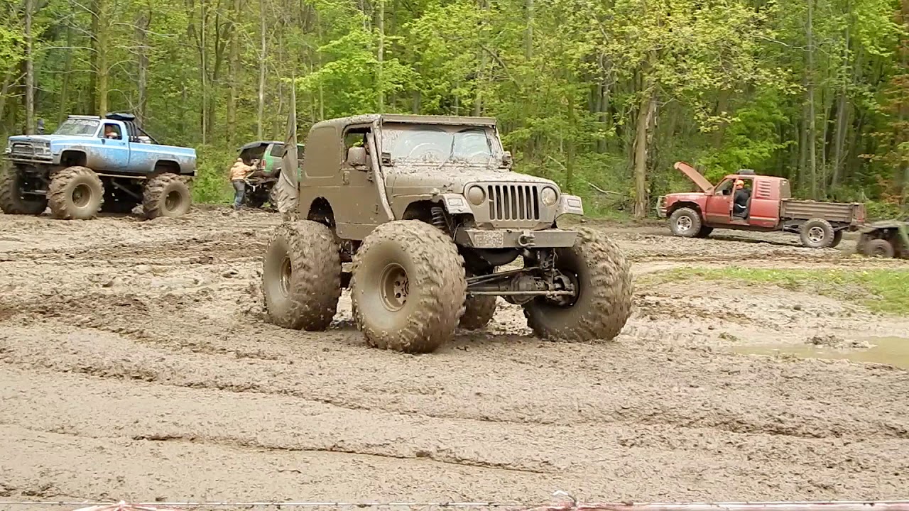 EXTREME 4X4 Off-road Mud Trucks Mudding 4x4 at Walton Raceway 2FOUR ...