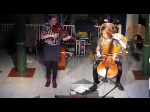 Clara Tesch & Maja Freese ved Folkets Hus Spillefolks Ramslag i ...