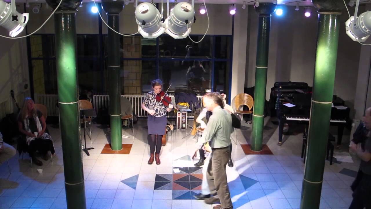 Clara Tesch & Maja Freese ved Folkets Hus Spillefolks Ramslag i ...