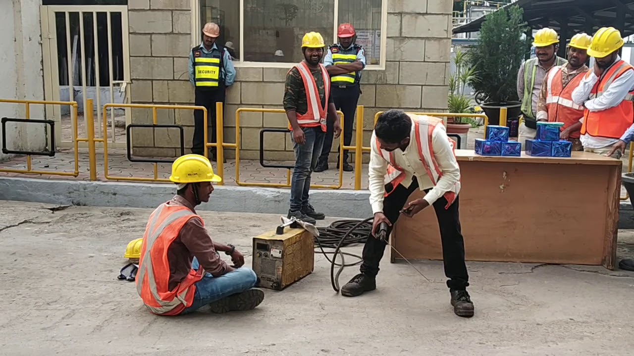 Hot work safety skit unsafe - YouTube