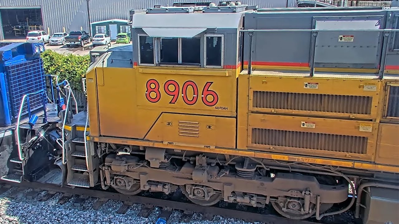 For The Modelers: UP SD70ACE Details - YouTube