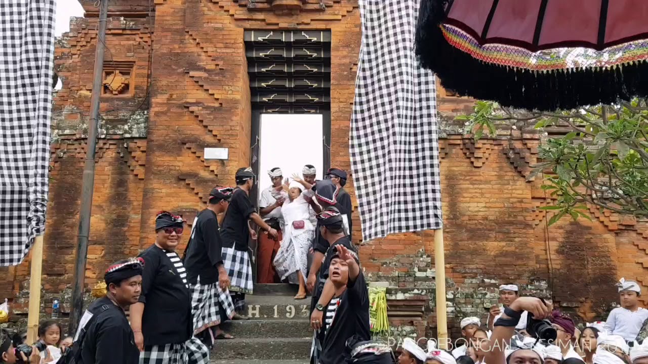 BARONG BALI / KERAUHAN / KESURUPAN / TRANCE / TRADISI & BUDAYA BALI ...