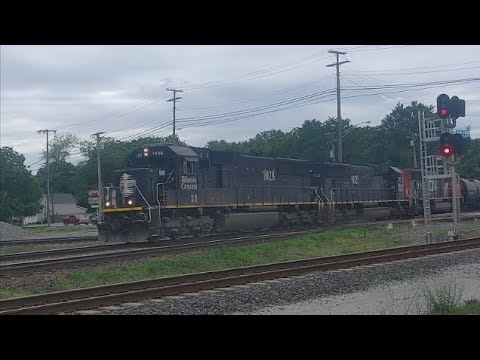 Illinois Central sd70 Duo with a CN WIDE CAB - YouTube