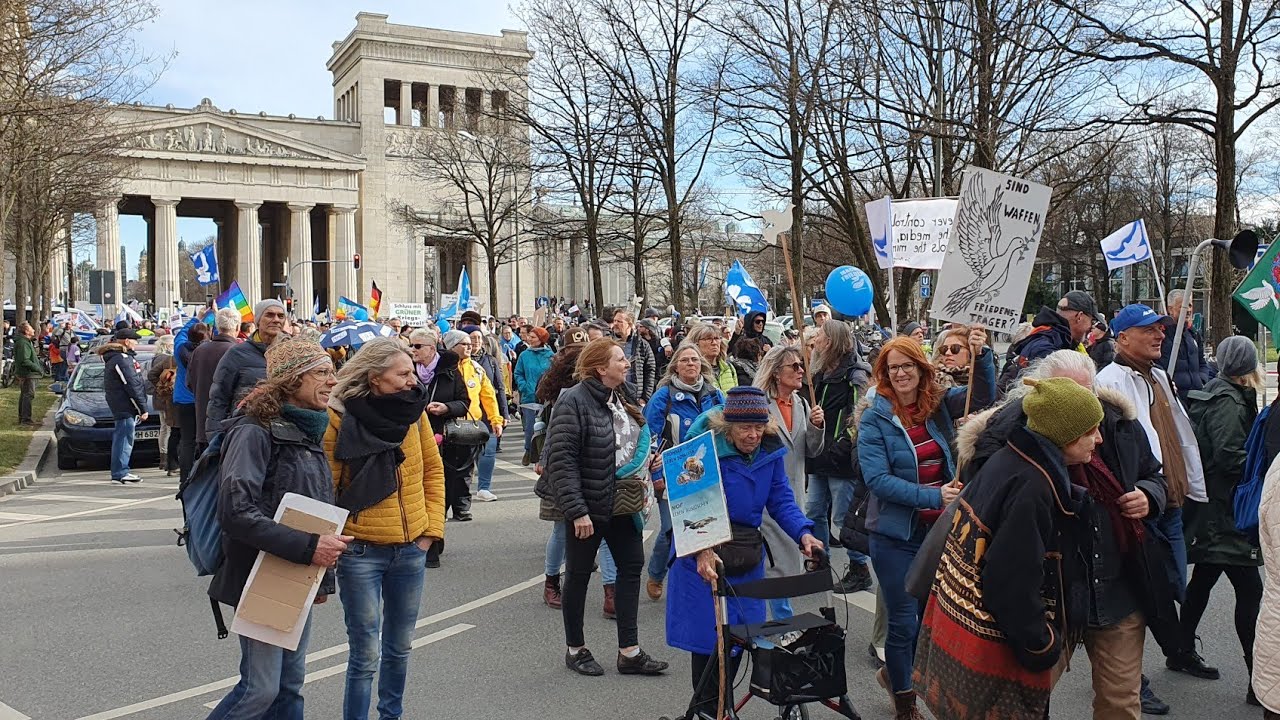 Macht Frieden - Demo München - 18.02.23 - YouTube