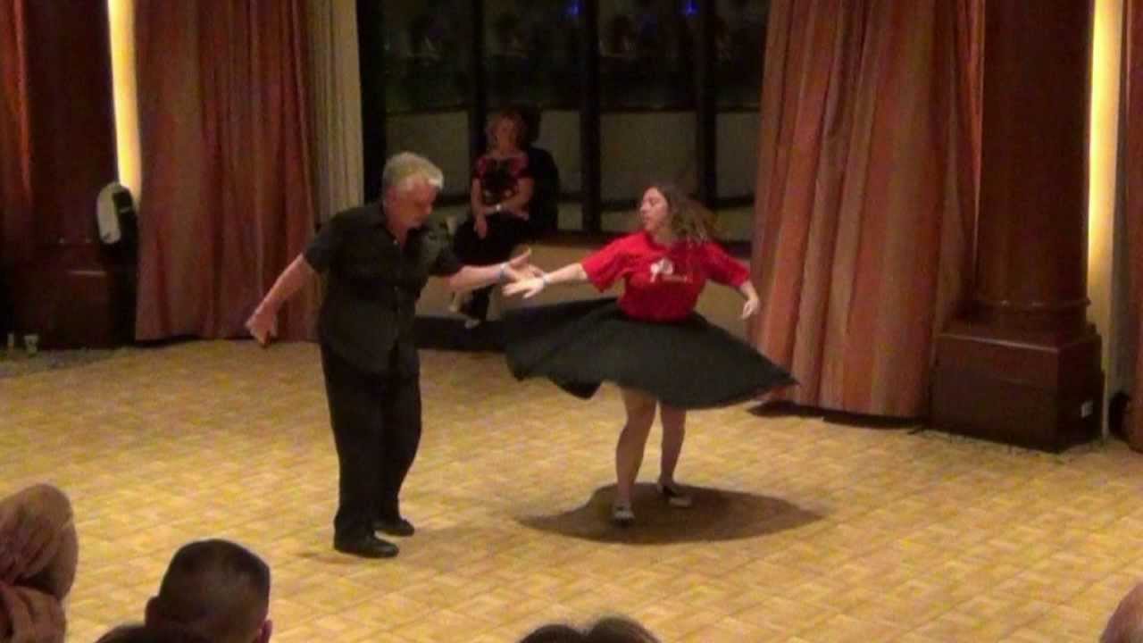 15 Nov 2013 Gottaswing with the Jeff Carmella Band - YouTube