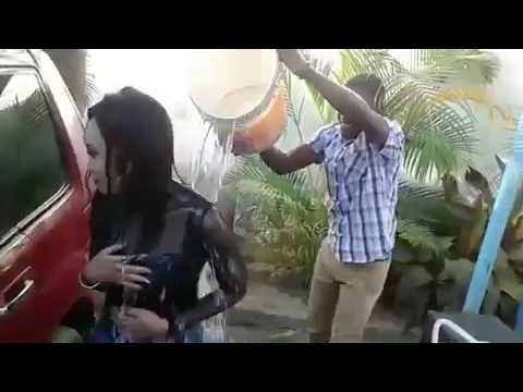 VIDEO: MTANGAZAJI WA CLOUDS TV AMWAGIWA MAJI AKIWA KAZINI