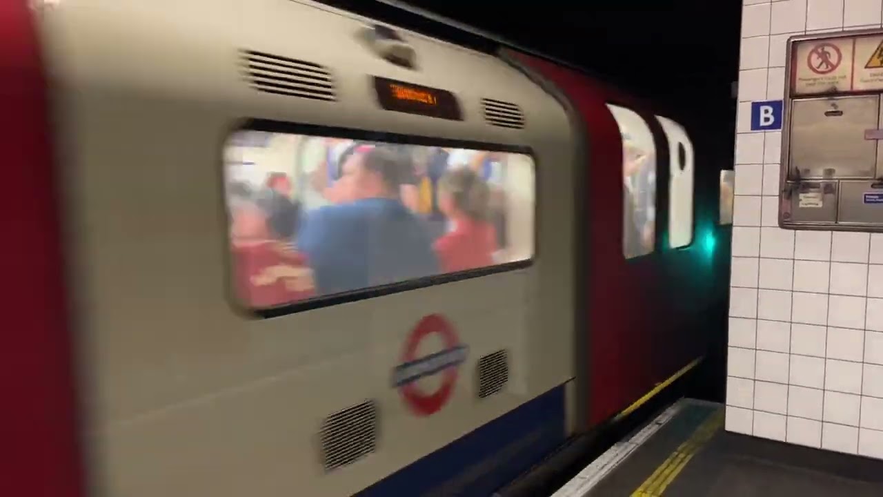 Victoria Line Departure @ Green Park - YouTube