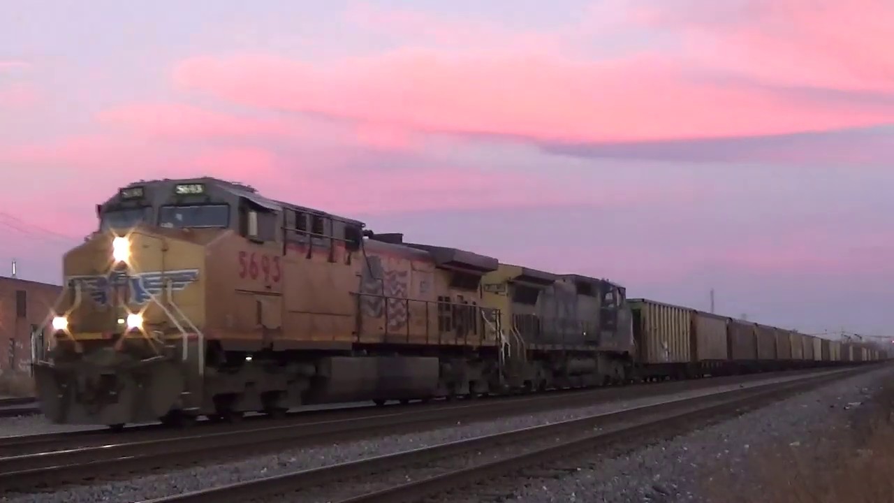 UP 5693 at M19A, Chicago, IL - 12/15/2018 - YouTube