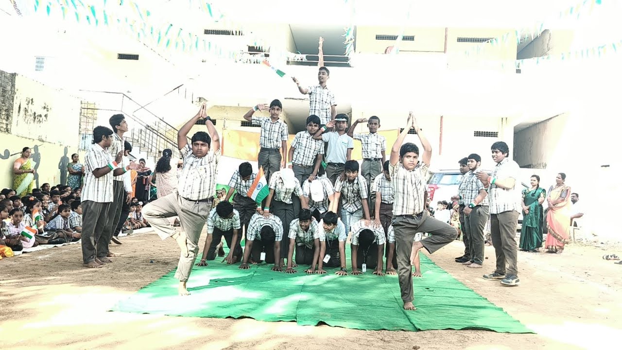 pyramids formation by students in republic day | Pyramids video ...