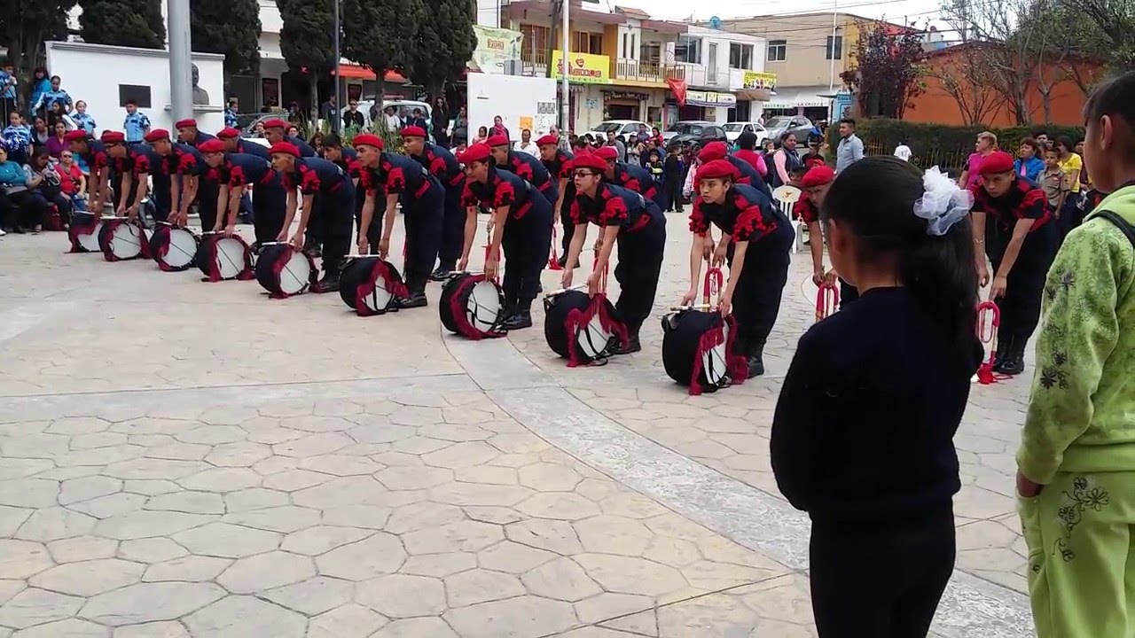 Banda de Guerra "Ecos de México" Orden cerrado - YouTube