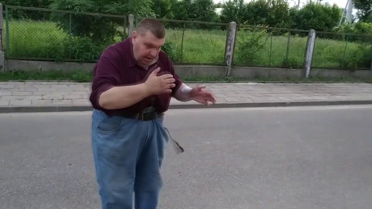 Pijany Kononowicz daje show przed bramką dla widzów (ang. gimbów) - YouTube