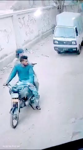 Snatching at Quaidabad Malir Karachi kindly subscribe @iownkarachi786 ...