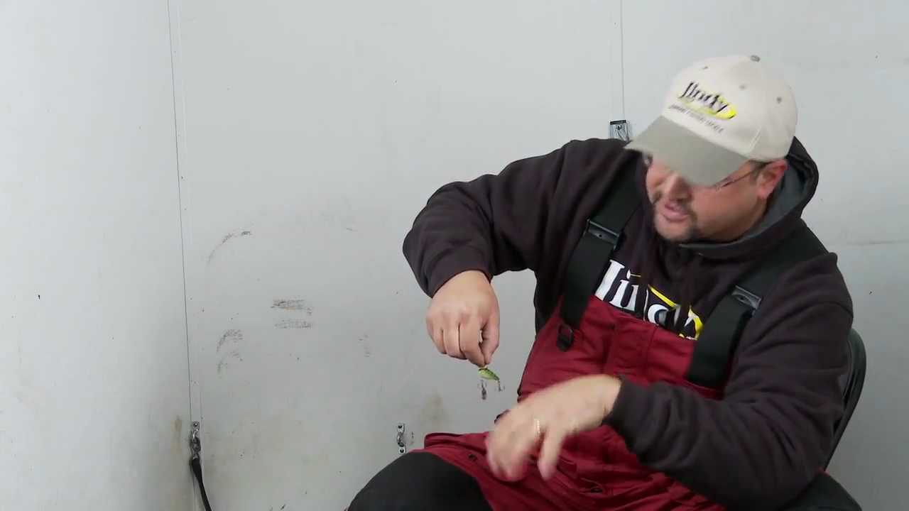 How to Tip a Lindy Darter with a Minnow Head - YouTube