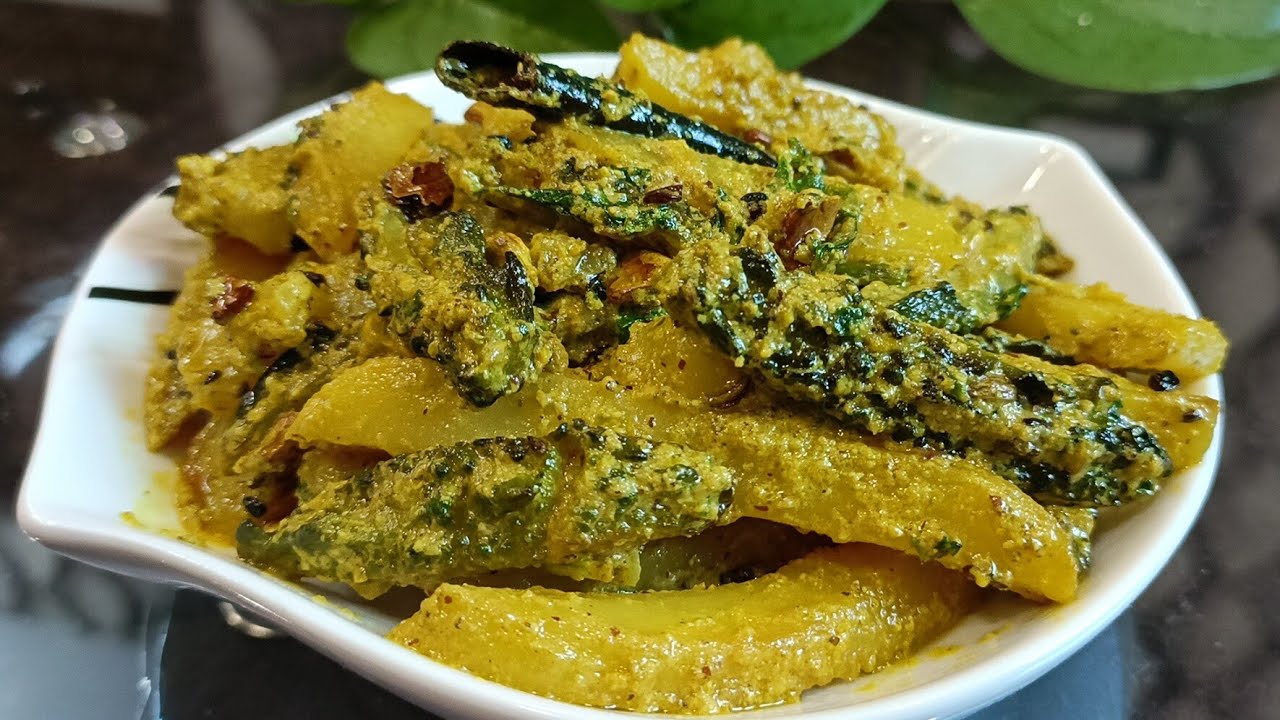 এভাবে উচ্ছে রান্না করলে সবাই চেটেপুটে খাবে ।Bitter Gourd Potato Recipe ...