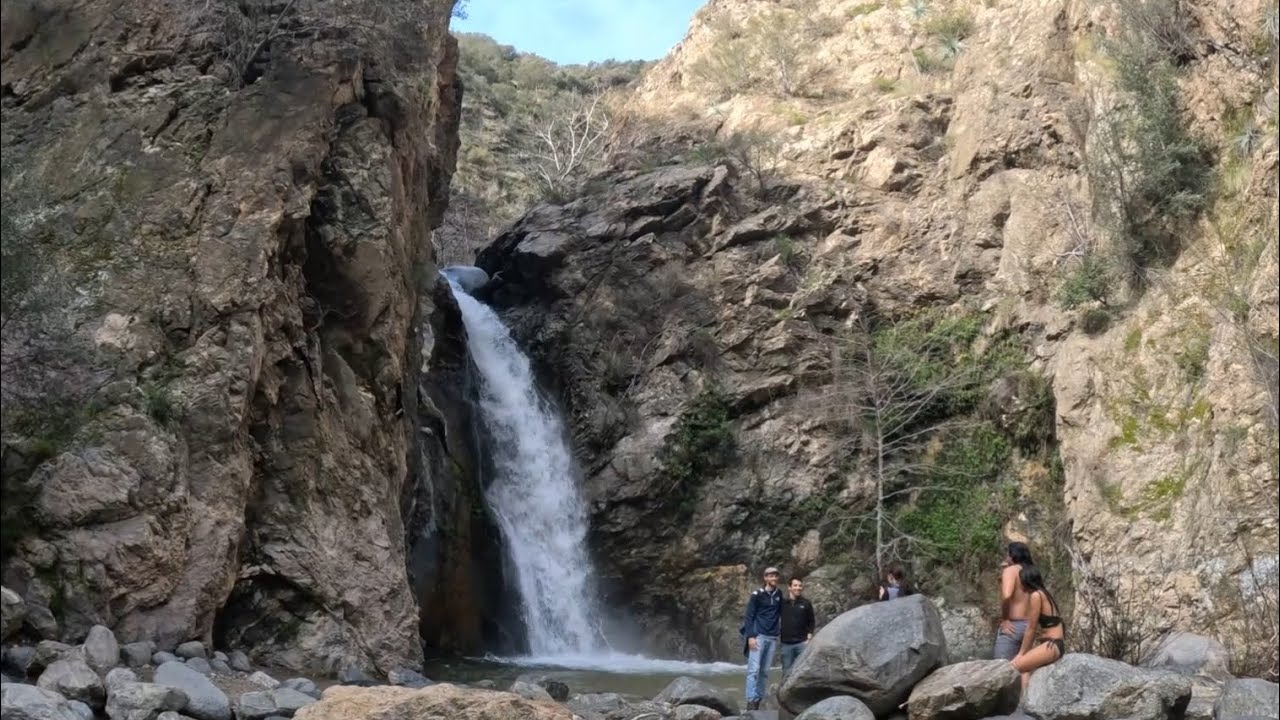 Hiking To Eaton Canyon Park Falls In Pasadena - YouTube
