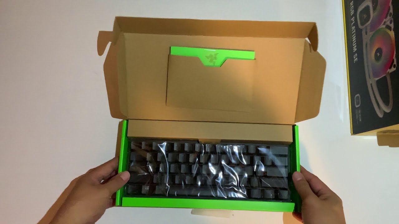 Razer Huntsman Mini Purple switches black Unboxing - YouTube