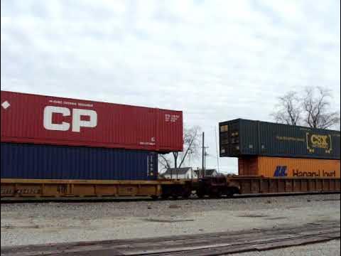 CP-149 thru Pewaukee, WI on 12-15-23 1x1x0 w/CP-8939 - CP-8748 11,112ft - YouTube