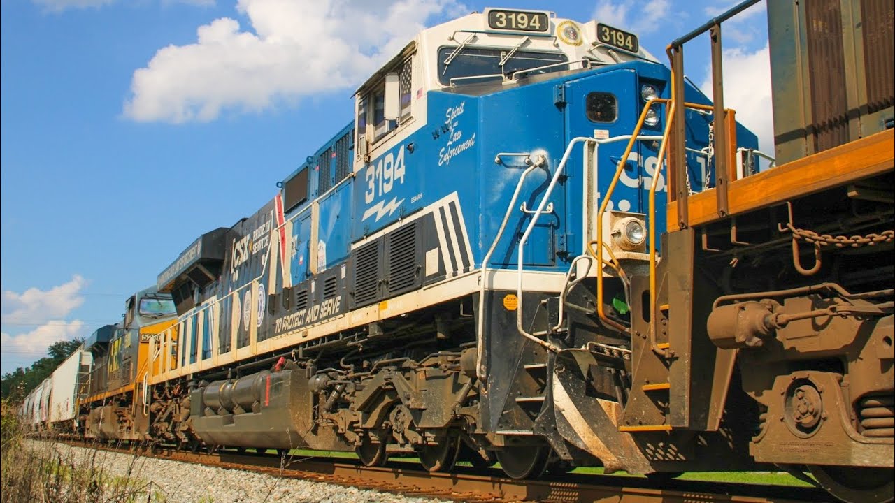 CSX 3194 Law enforcement unit trails on M370 - YouTube