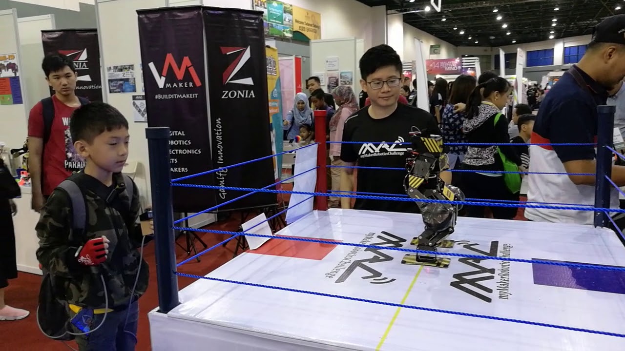 Super Anthony Humanoid Robot With Real-Time Motion Control - YouTube