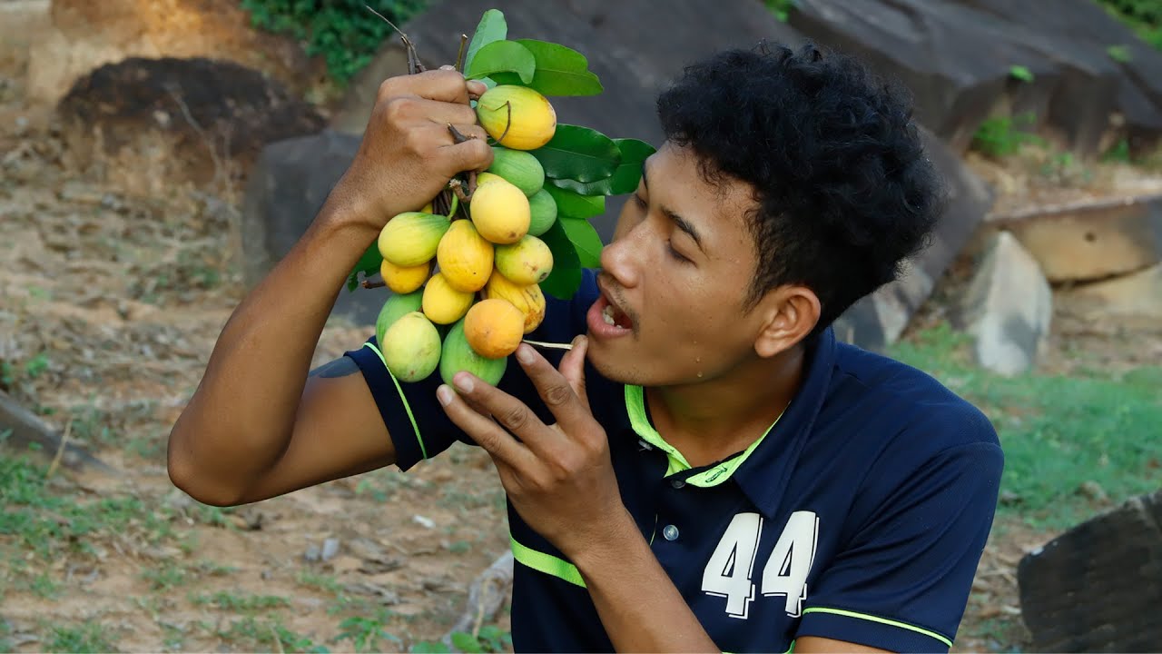 Amazing Soben Eating Rich Fruit At The Temple - YouTube