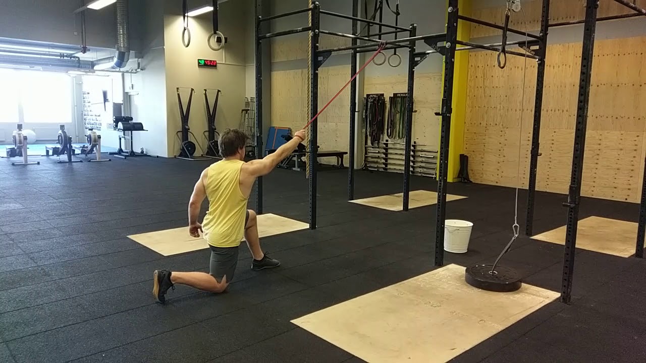 Single Arm Half Kneeling Lat Pulldown with band - YouTube