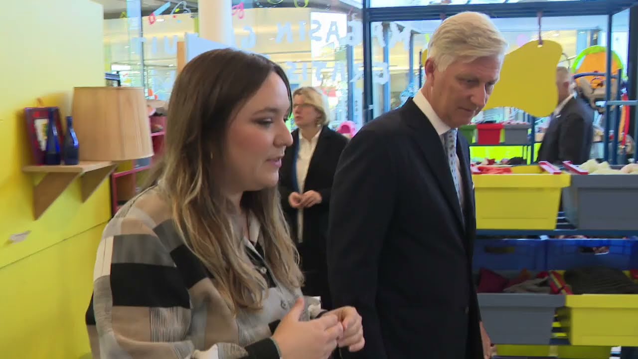Anderlecht : le Roi Philippe était en visite au Circularium - YouTube